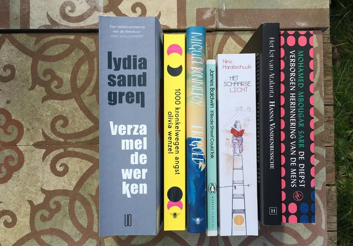 Het boek – De lezer en de 13 vragen – Joke loopt